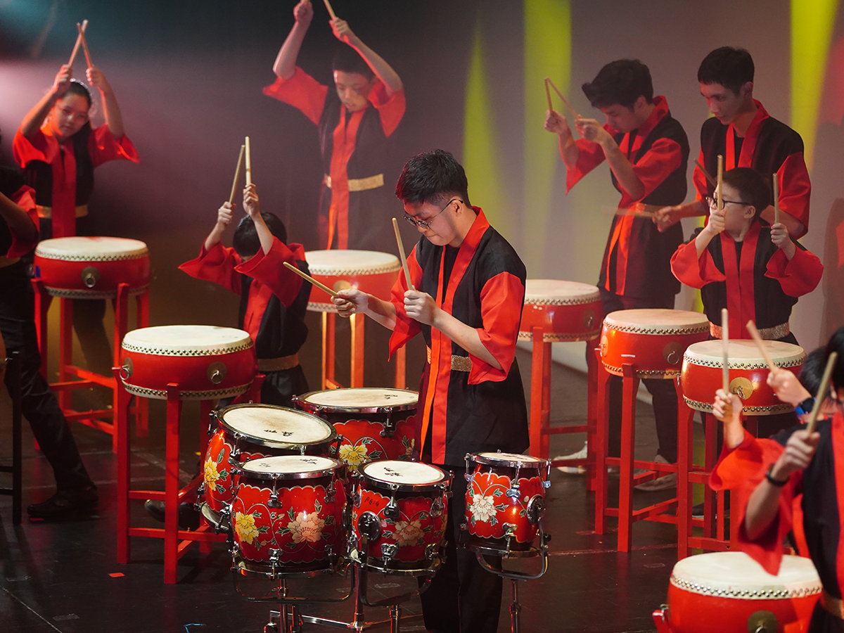 Extraordinary Music Company - Extra•Ordinary People